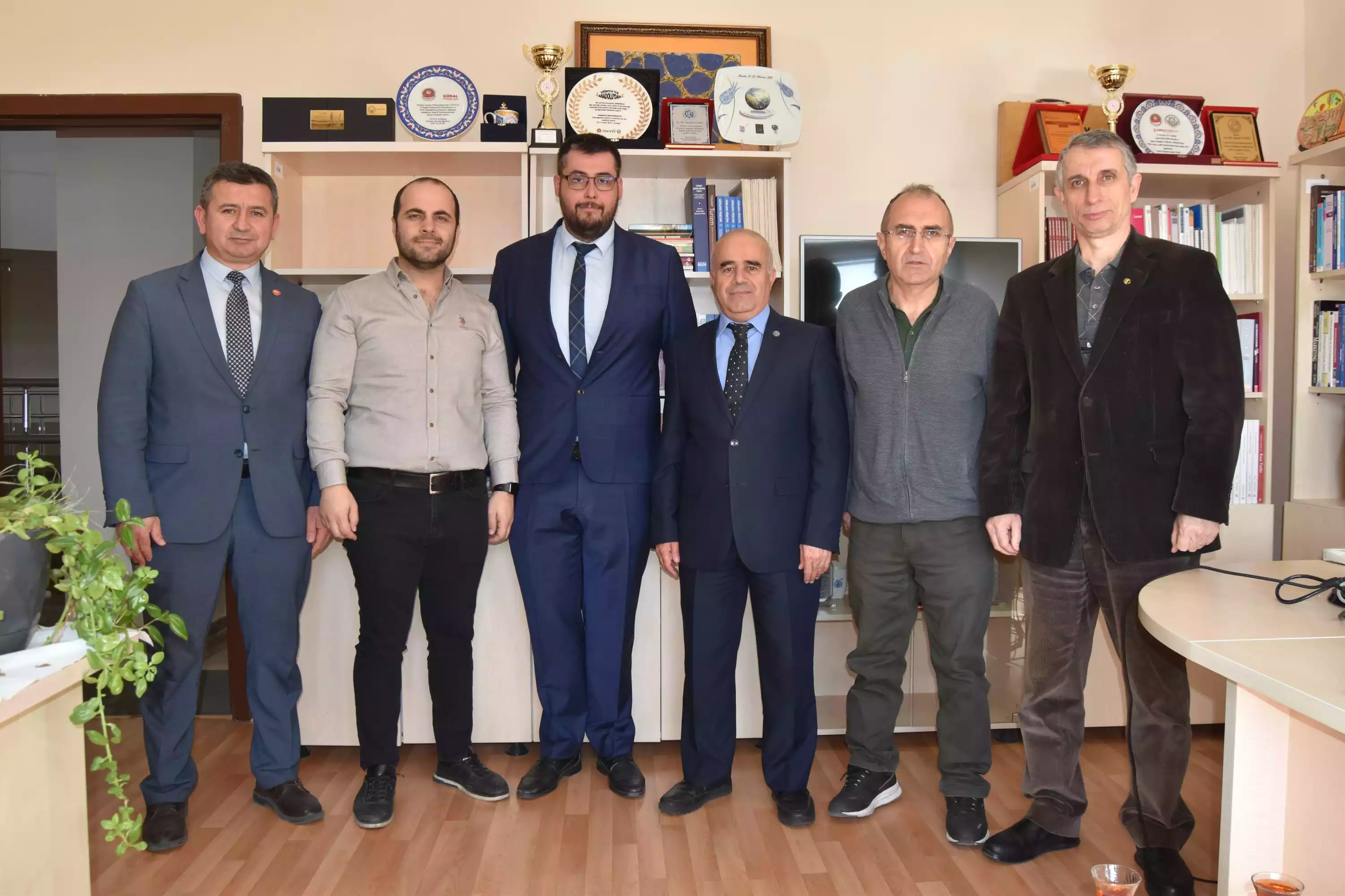 Dekanlığımızın Dr. Öğr. Üyesi Mustafa ÜLKER'i Üyesi Tebrik Ziyareti